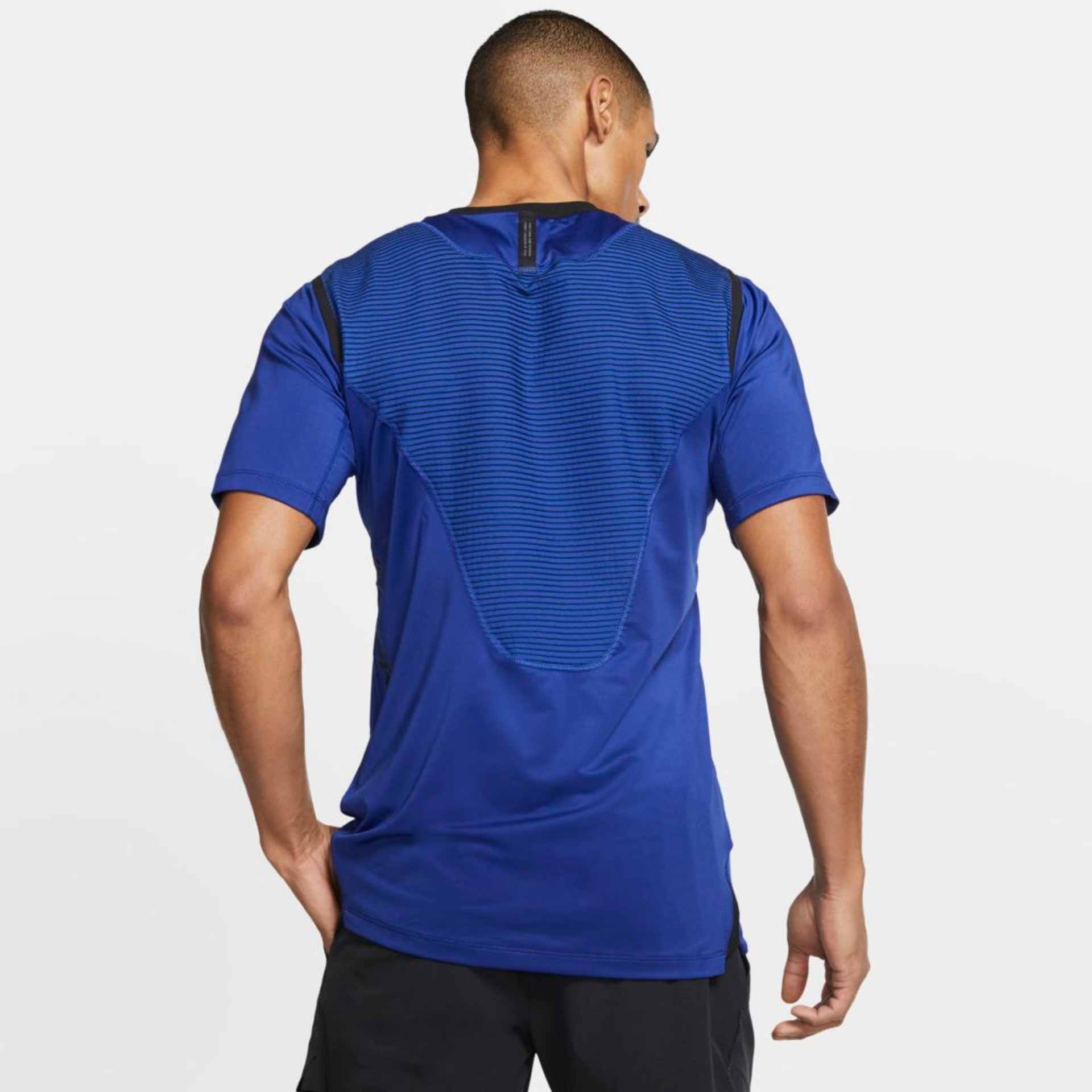 Oferta de Camiseta Nike Pro AeroAdapt Masculina - Nike - Just Do It