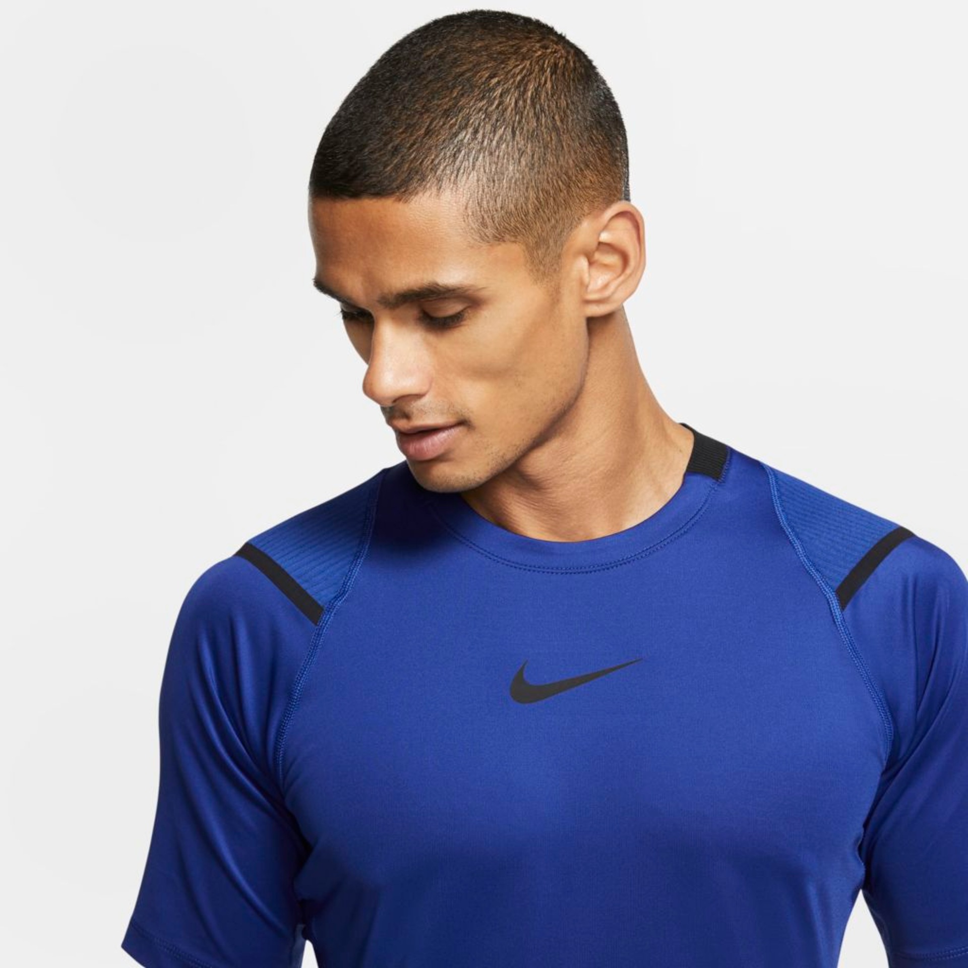 Oferta de Camiseta Nike Pro AeroAdapt Masculina - Nike - Just Do It