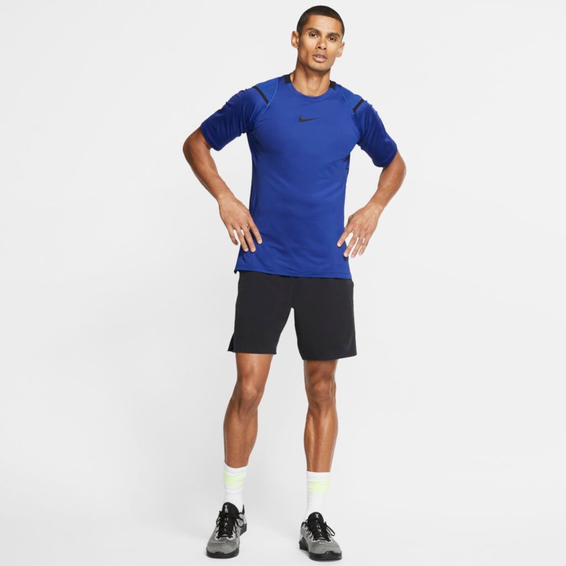 Oferta de Camiseta Nike Pro AeroAdapt Masculina - Nike - Just Do It